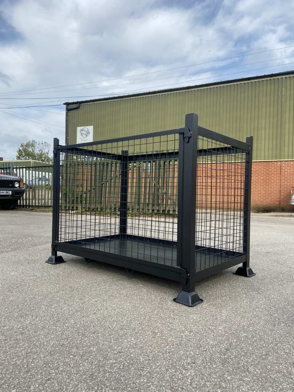 Load King Mesh Stillage with Removable Front | Lowe